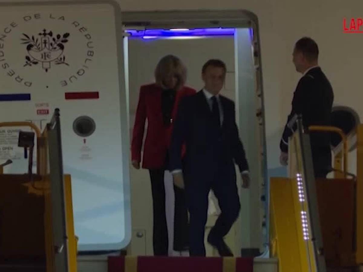 Video: Macron slapped by his wife Brigitte on arrival in Hanoi