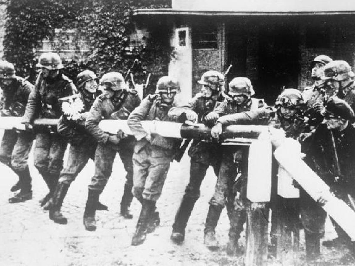 The Gleiwitz accident, Poland and "under false flag" operations